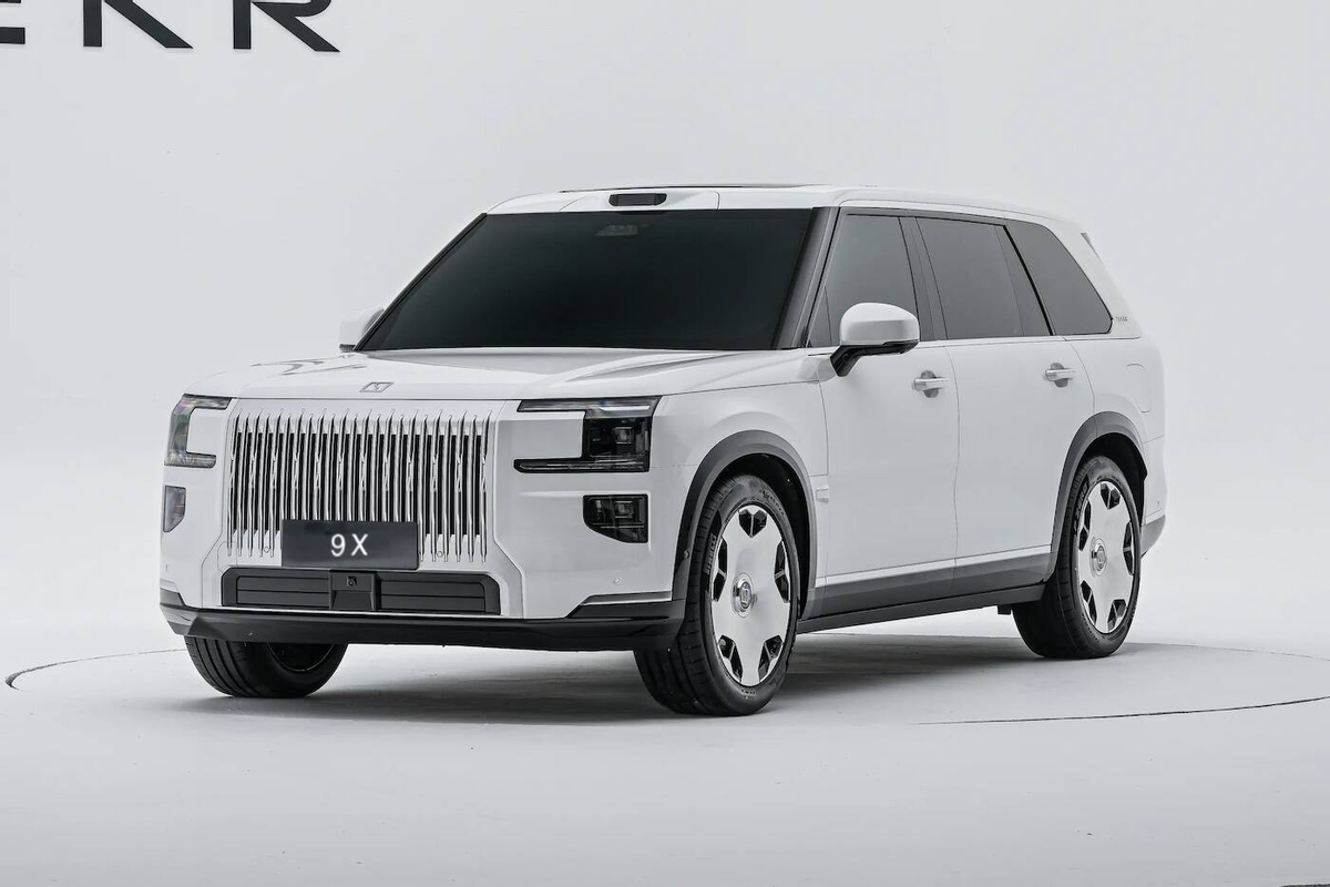 全新极氪9X内饰曝光，搭载双8295+双Thor芯片