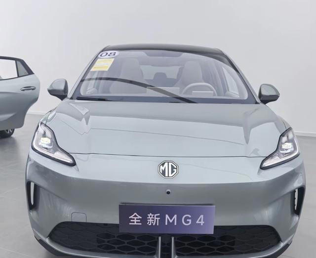 全新名爵MG4 EV现身，尺寸升级，配OPPO座舱，半固态电池有望上车