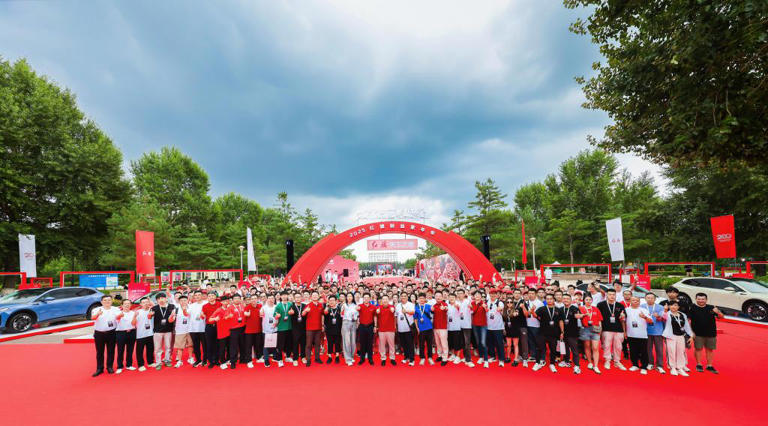 里程碑！红旗成首个200万中国豪华品牌，安全基石+用户共创是密码