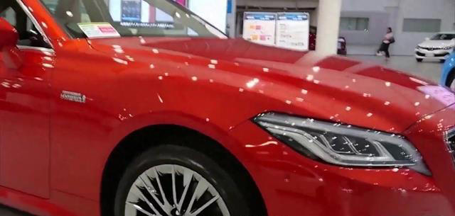 2025款丰田新一代皇冠登场！配2.4T+6AT+四驱，实力完爆奥迪A6