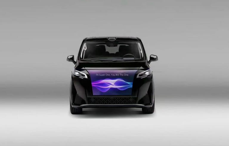 法拉第未来 FX Super One 车头大彩电被发现视频合成痕迹