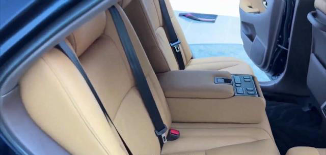 2025款丰田新一代皇冠登场！配2.4T+6AT+四驱，实力完爆奥迪A6