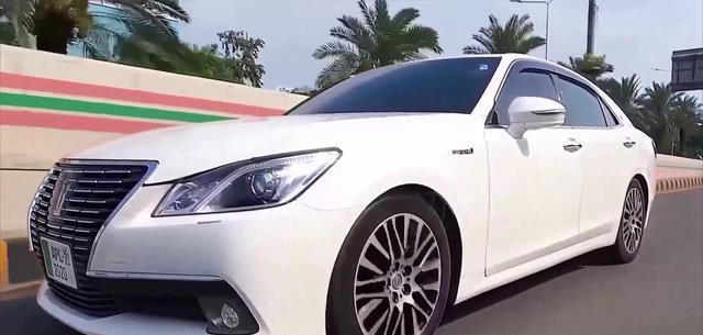 2025款丰田新一代皇冠登场！配2.4T+6AT+四驱，实力完爆奥迪A6