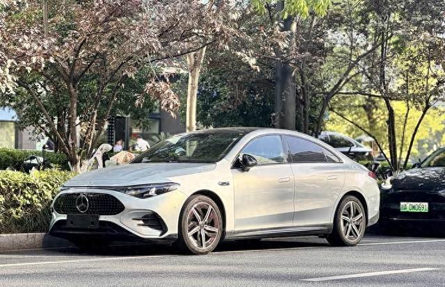 全系800V平台，最大续航里程866公里，奔驰纯电CLA实车现身街头