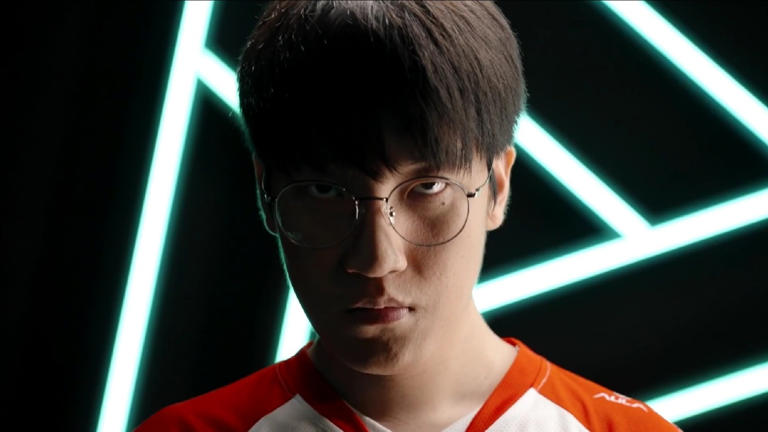 LPL首次抗韩成功！Zeus惨被牺牲，AL冠军上单发威