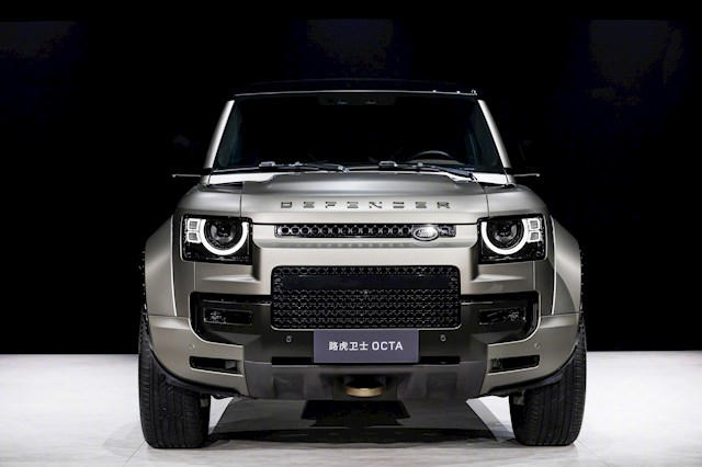 用上宝马4.4T大V8！最强版路虎卫士中国首秀