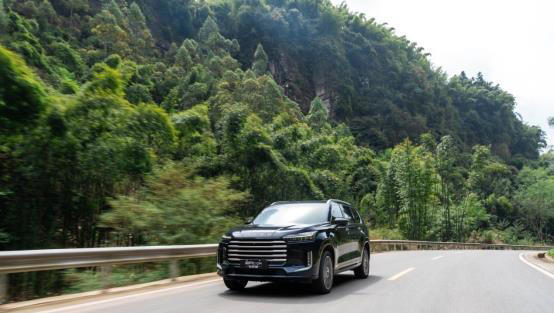 价差近9万性能更全面：揽月CDM用实力定义电混SUV 新标准