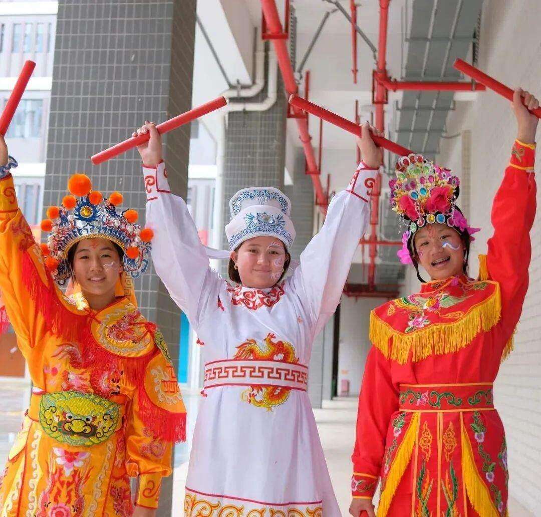 Over 100 young overseas Chinese explore their roots in Shantou ...