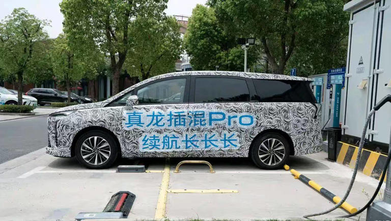 别克GL8陆尊PHEV路试谍照流出，首款5C超充插混MPV性能抢眼