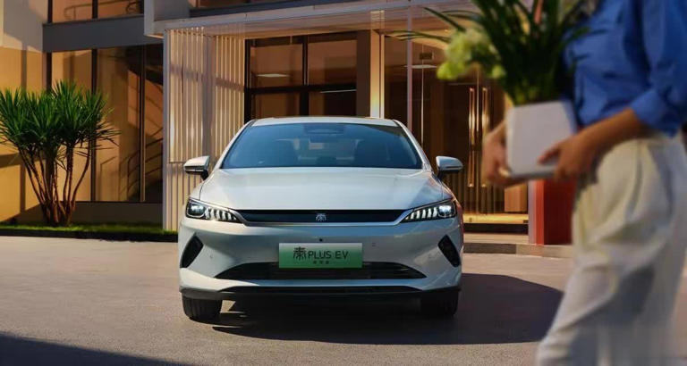 半价Model3？起步550KM续航？零跑B01对比解读