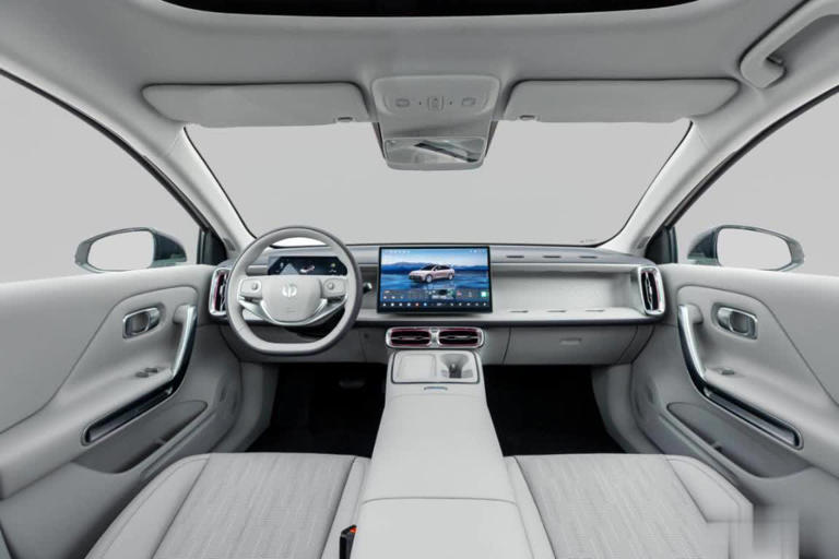 半价Model3？起步550KM续航？零跑B01对比解读