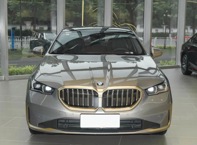 落地27万多，标配2.0T+8AT，内饰外观全升级，还看啥奔驰E级