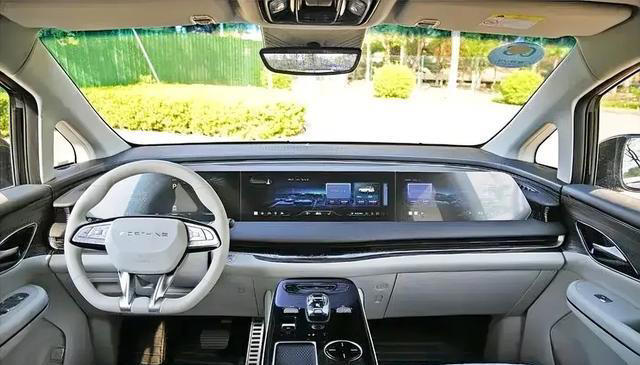 20万级最强混动MPV星海V9，凭实力叫板腾势D9，空间比传祺E8大