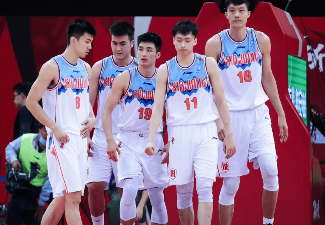 两人场均合计不到10分！CBA混不下去，打NBL也摆烂，球迷：活该