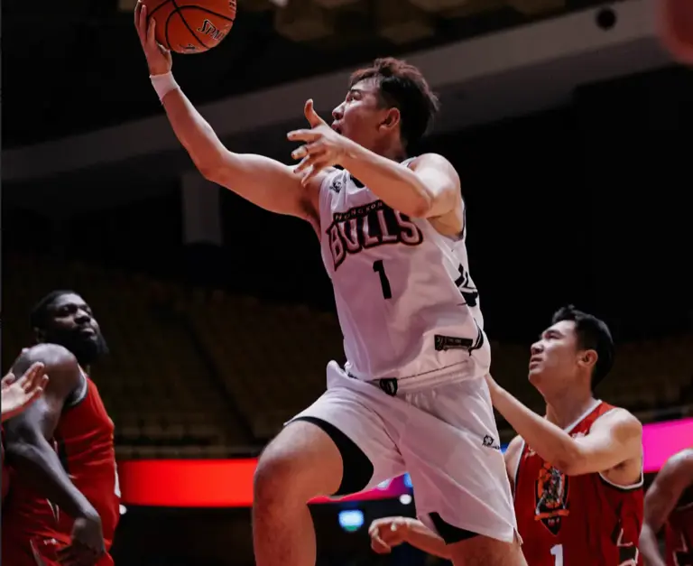 两人场均合计不到10分！CBA混不下去，打NBL也摆烂，球迷：活该