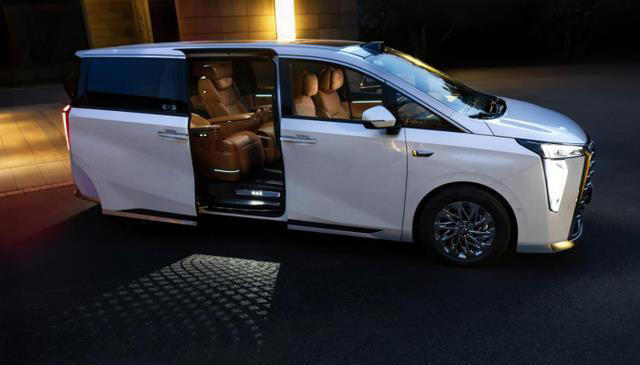 传祺M8乾崑 凭Deep Soft双零重力座椅问鼎“头等舱”