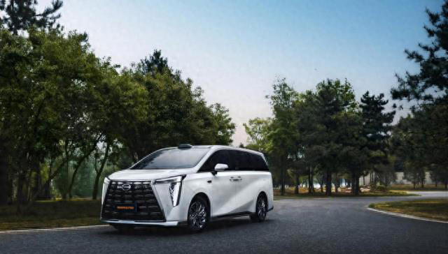 传祺M8乾崑 凭Deep Soft双零重力座椅问鼎“头等舱”