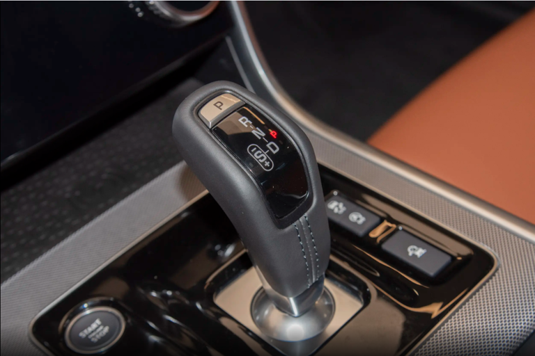 标配2.0T+8AT+双叉臂，深度了解捷豹XEL