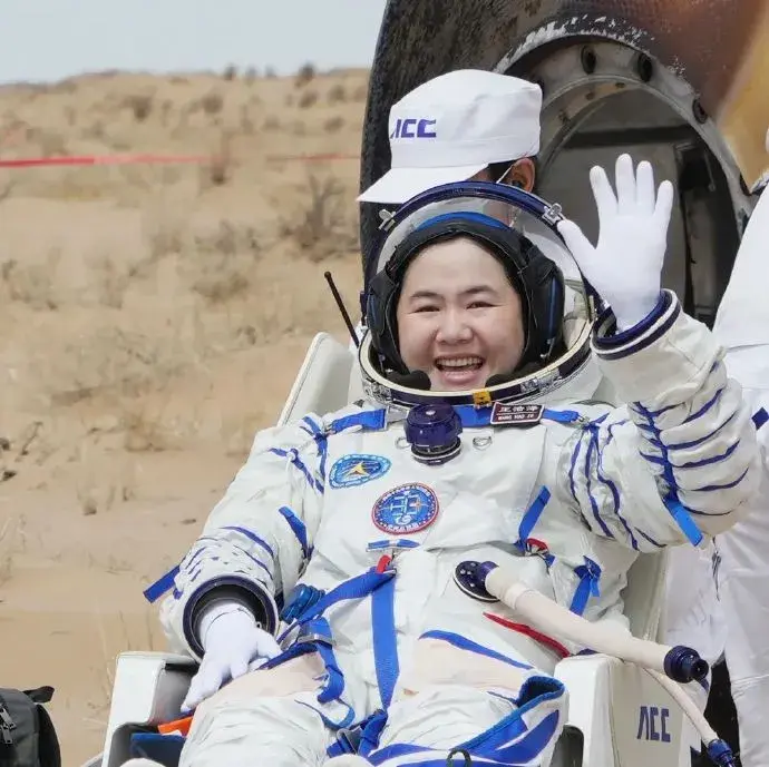 神舟十九号3人返回首次亮相：女航天员王浩泽浮肿明显，如何了？