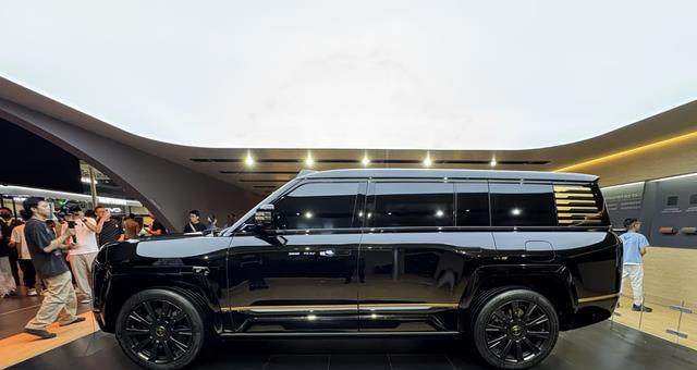 全新仰望U8L，造型豪华霸气，搭载2.0T增程动力，售价百万起！