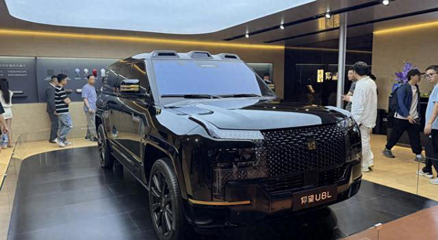 全新仰望U8L，造型豪华霸气，搭载2.0T增程动力，售价百万起！