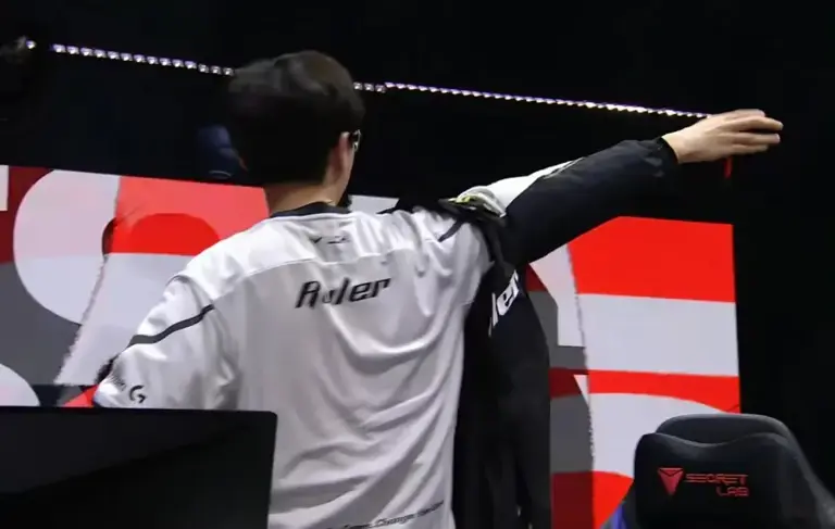 “MSI最极限的AD操作”火了，冲脸丝血反杀三人，赛后采访暗讽LPL