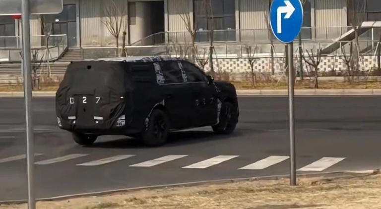 小米增程 SUV 路测，这也太大了