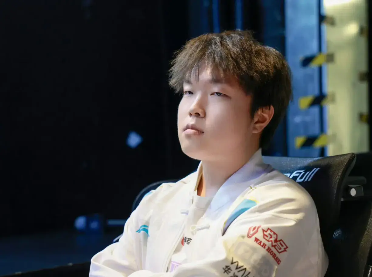 LPL女解说被BLG气到破防！Wei狂刷火箭庆贺，Bin沉默不语引争议