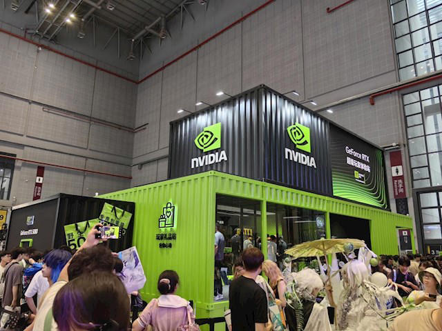 错过拍大腿！NVIDIA参展BW2025放大招：排队买公版RTX 5080/5070