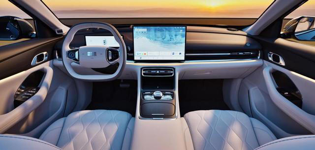 预售10.38万起！银河A7用2L油耗+2100km续航，给家轿市场上强度