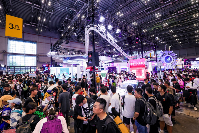 BW2025 ROG玩+乐园 华硕显卡引爆次元狂欢