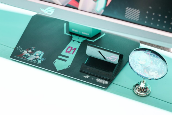 BW2025 ROG绝神 RO姬x初音未来版电竞显示器，双模新品闪耀登场