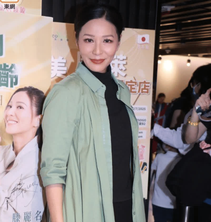 49岁TVB女神滕丽名片场右眼被插伤险失明，采访曝光详情