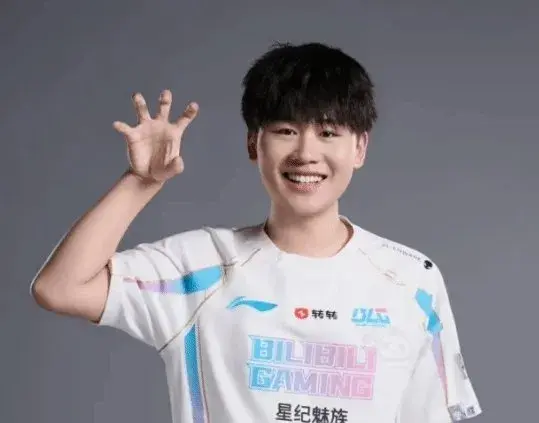 Wei最低工资加盟IG，竟遭到嫌弃？IG粉丝: 涅槃打野别碰瓷Jiiejie