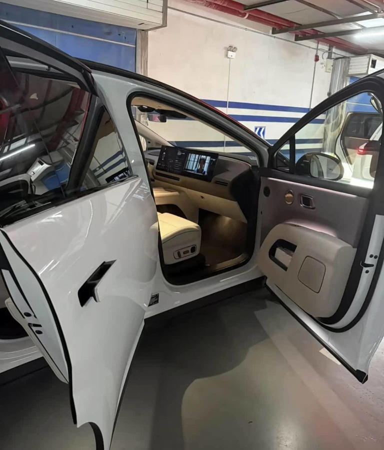 理想i8内饰首曝：6座布局，配全新MindVLA辅助驾驶架构