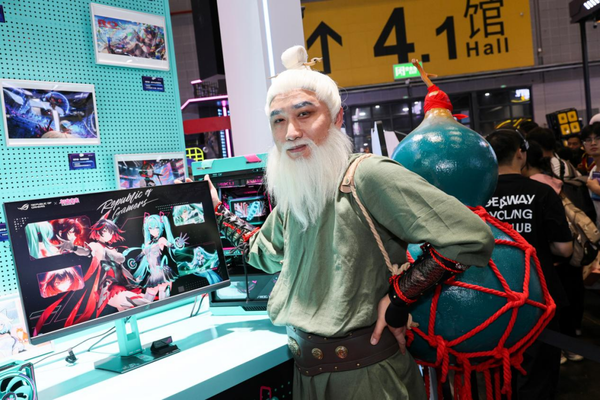 BW2025 ROG绝神 RO姬x初音未来版电竞显示器，双模新品闪耀登场