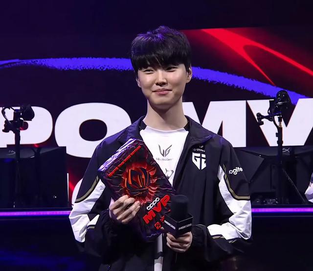 全球首支晋级S15战队诞生！Faker状态引争议，Zeus风评扭转