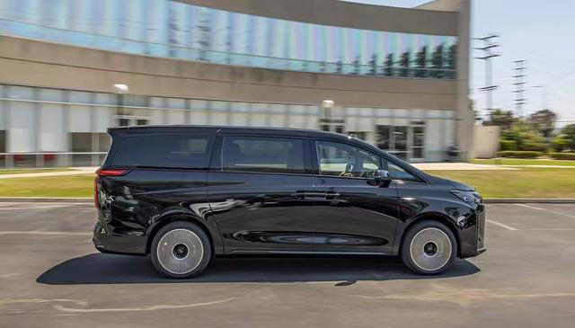 实拍法拉第未来FX Super One 定位中大型MPV 四座／六座／七座可选