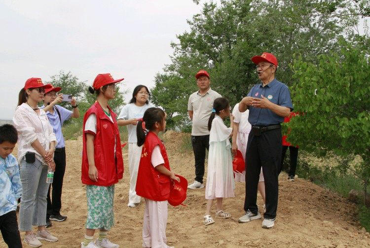 陕西府谷：144公里长城的接力守护