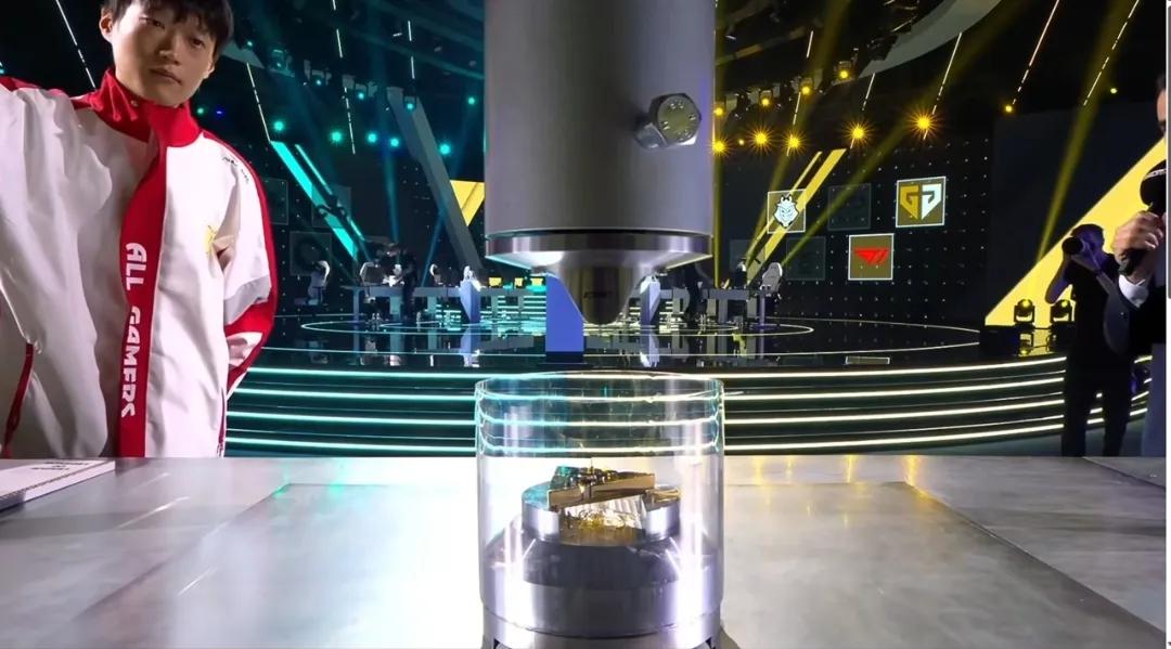 LPL打破T1魔咒！圣枪哥完成救赎，BLG遭Tabe疯狂打脸