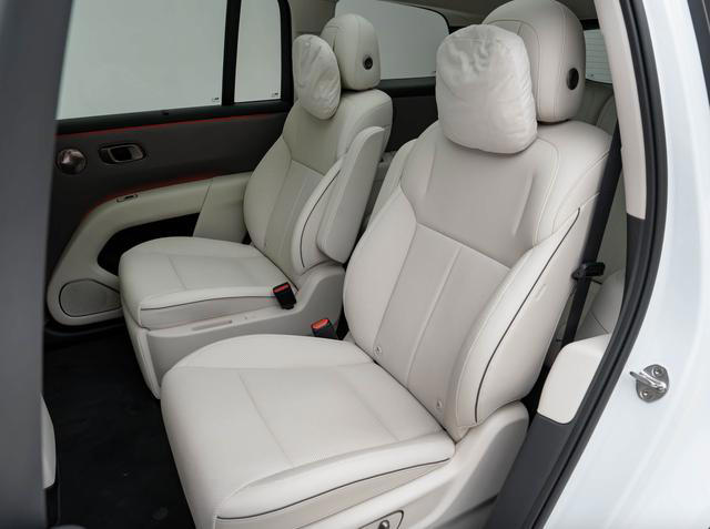 800V+5C快充，理想i8来袭，对标小米YU7有多少胜算？