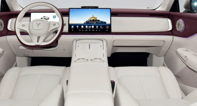 岚图新款知音SUV亮相，8月上市配华为ADS4与智慧灯幕