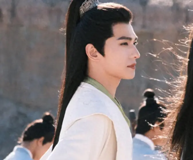 《凡人修仙传》和《利剑玫瑰》对打，芒果直接拿出“黑马剧”硬刚