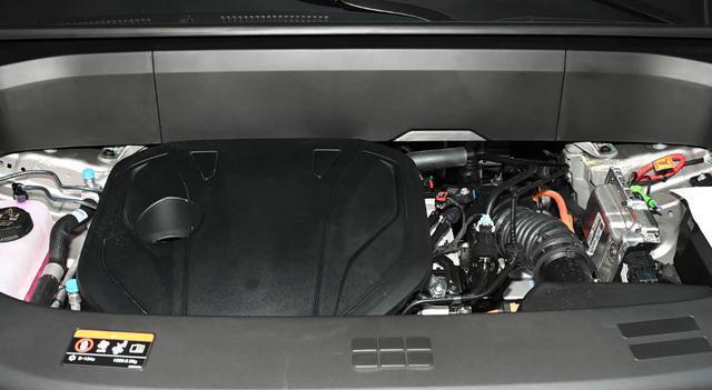 问界M9的真正对手来了，5米2车长+1500km续航，只要20万出头