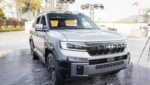 这车配非承载车身+三把锁，还有冰箱彩电大沙发，卖多少钱能火？