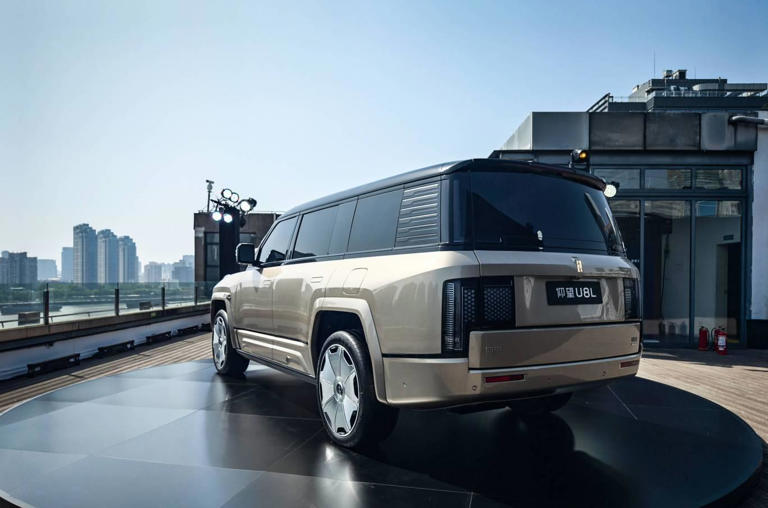 如何评价仰望U8L鼎盛版130万预售价？