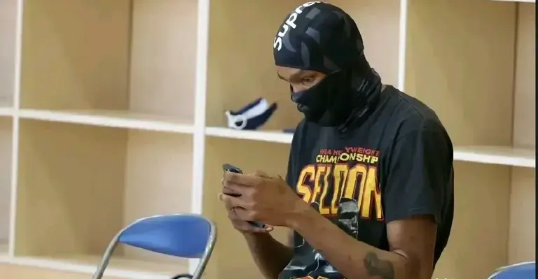 队记Kelly Iko：队友称杜兰特为“黑豹”---面具下的领袖图腾