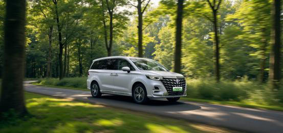 荣威iMAX8 DMH，超值混动MPV来袭