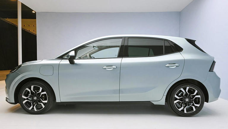 太卷了！车长4395mm，续航437／530km，新款名爵MG4预售7.38万起