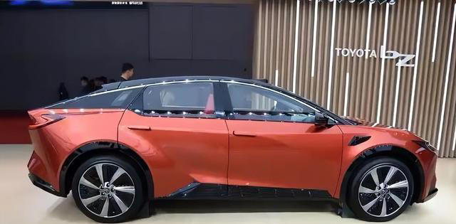 12.98元起，一汽丰田bZ5，直接“掀桌子”！